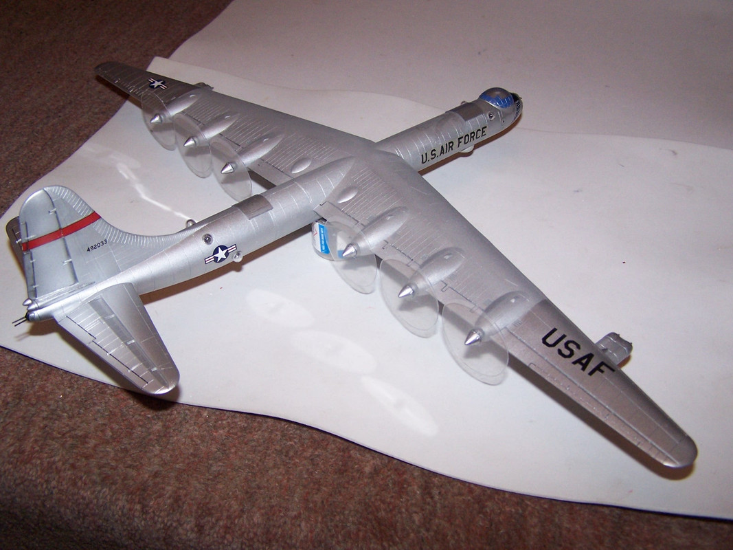 Hobbycraft 1/144 Convair B-36D Peacekeeper. Six turning and four ...