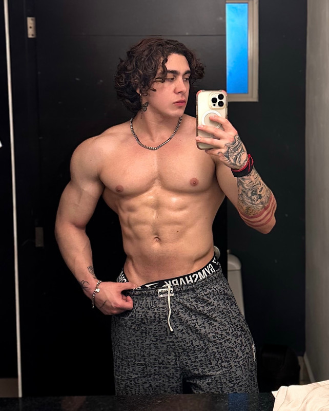 Velada del Año 5: Quién es Carlos Belcast, el Streamer Mexicano que ...