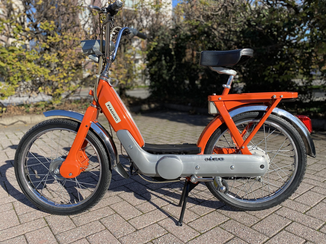 CIAO R2 SC "America" Giallo Arancio 916 (di zurigo13)