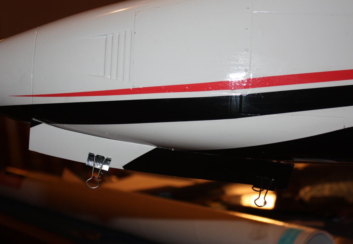 Gear door opened side view — Postimages