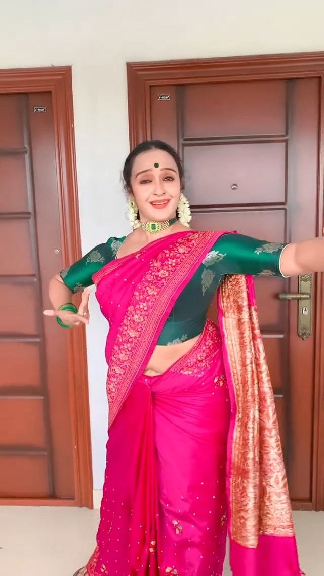 Shalu Menon Rare Big Deep Navel Show mp4 snapshot 00 19 136 — Postimages