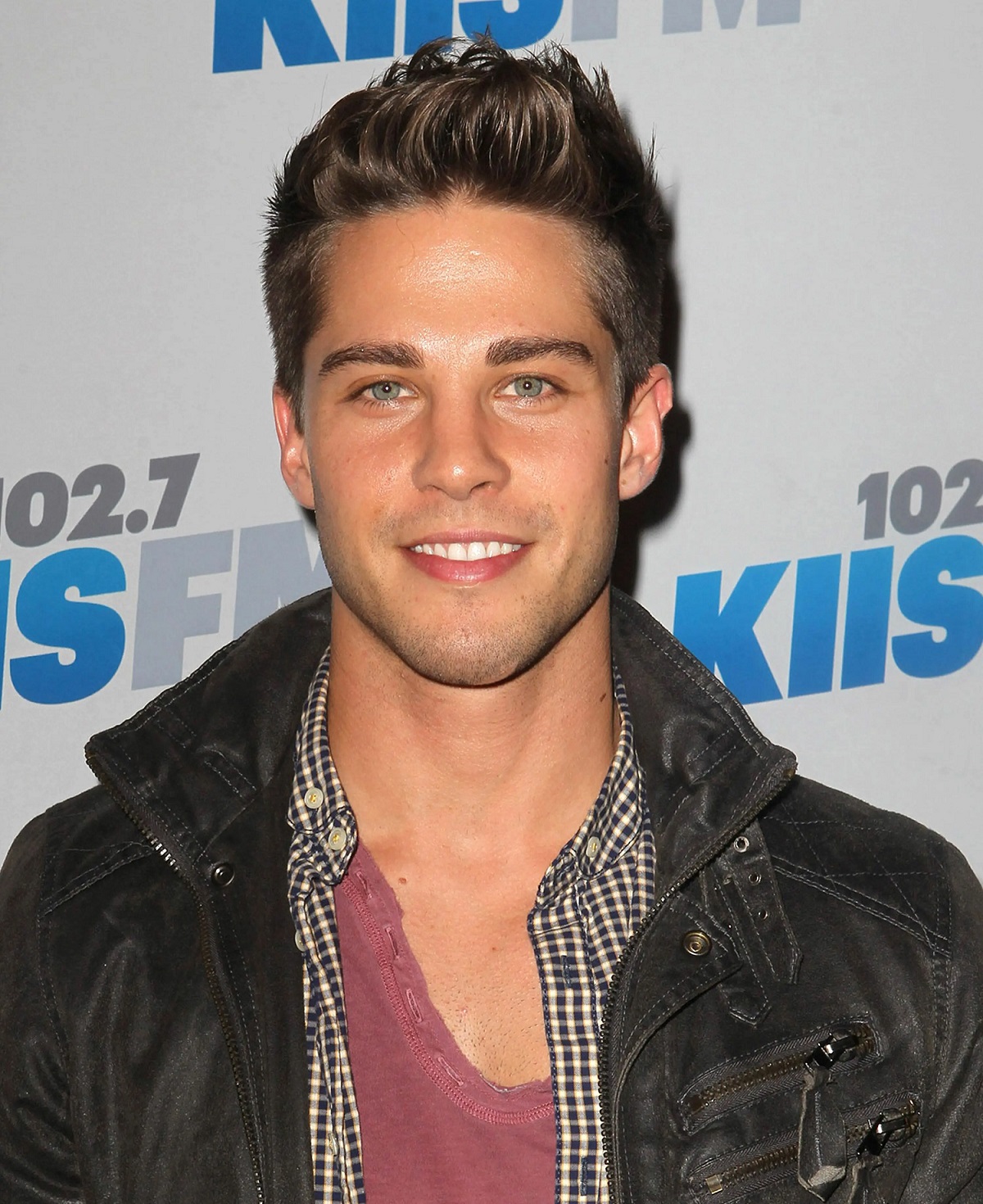 Dean Geyer handsome pic — Postimages