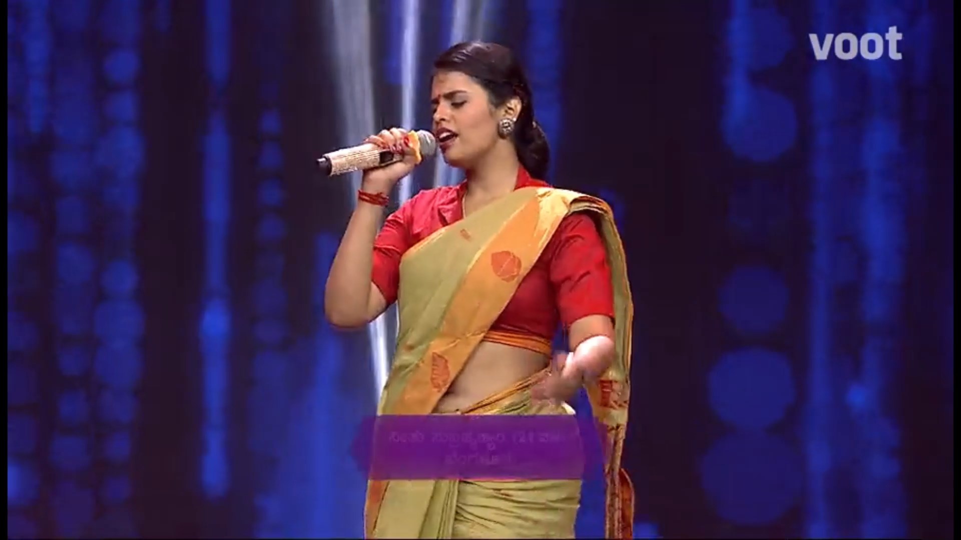 Cute Homely Malayali Kannada Singer Neetu Sexy Deep Open Wide Navel and ...