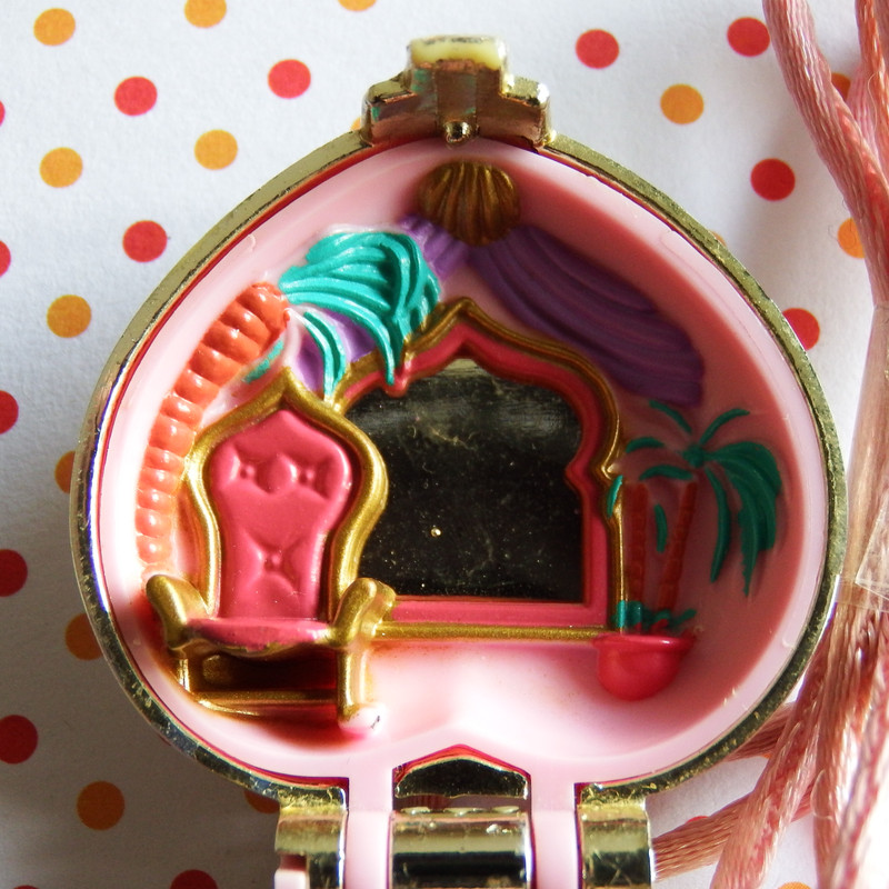 1993 Princess palace locket (11) — Postimages