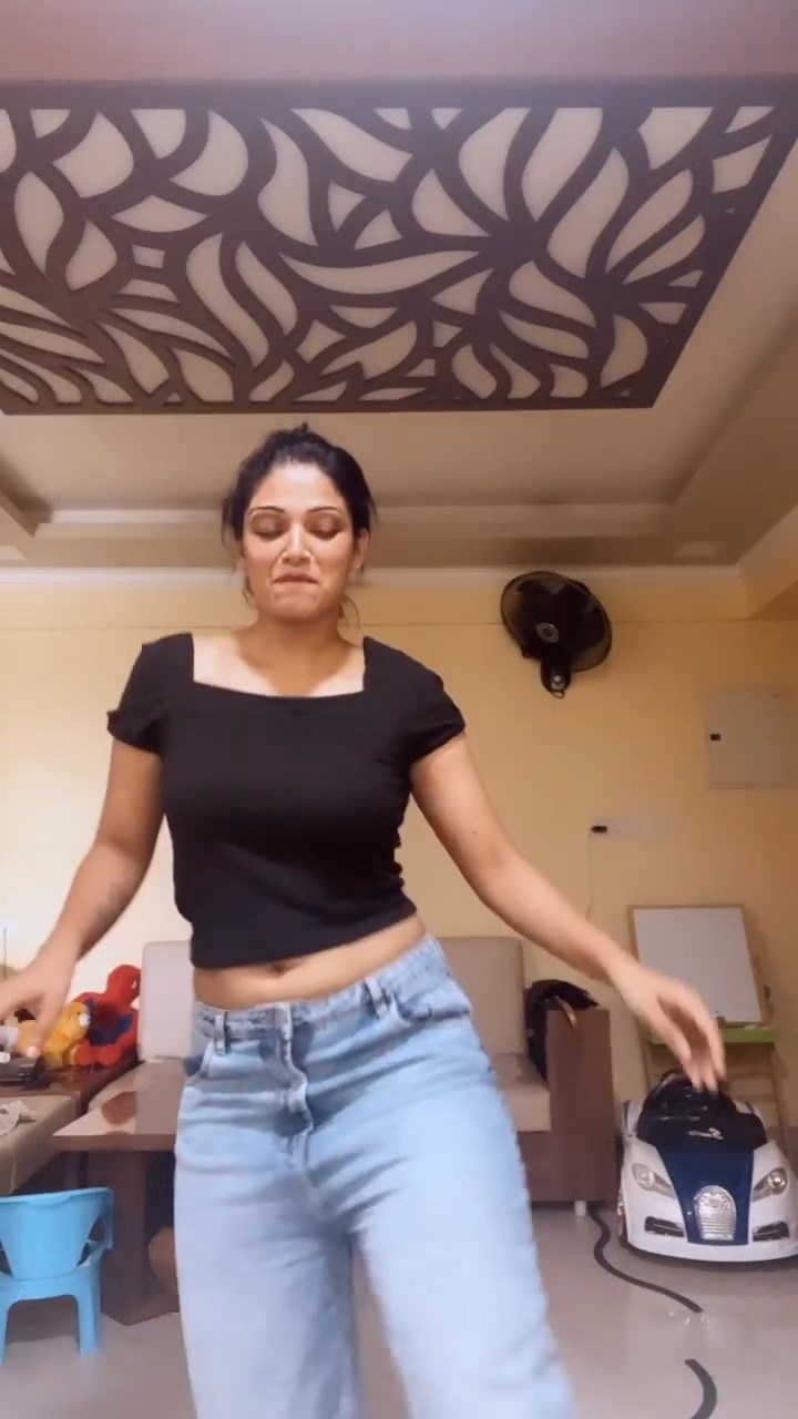 Avantika Mohan Sexy Navel mp4 snapshot 00 02 629 — Postimages