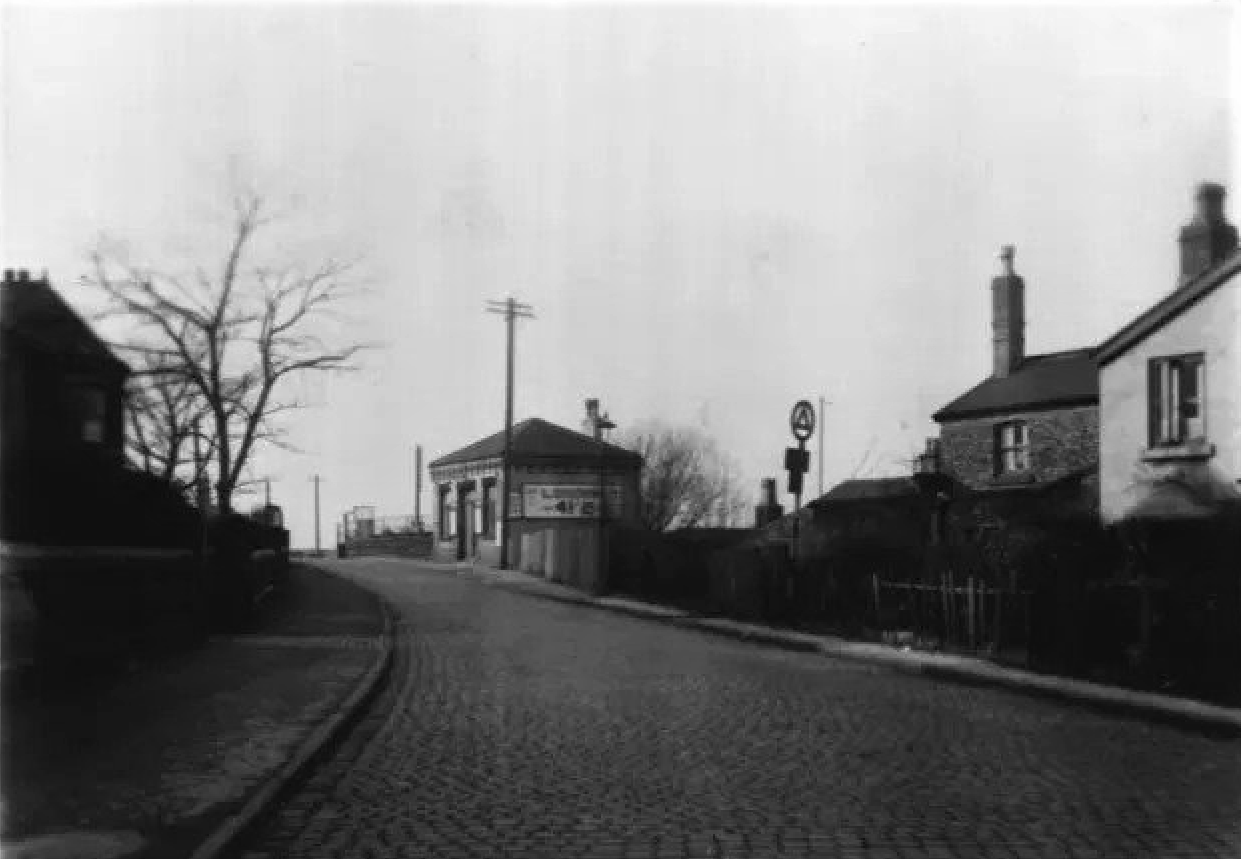 aintree station a — Postimages