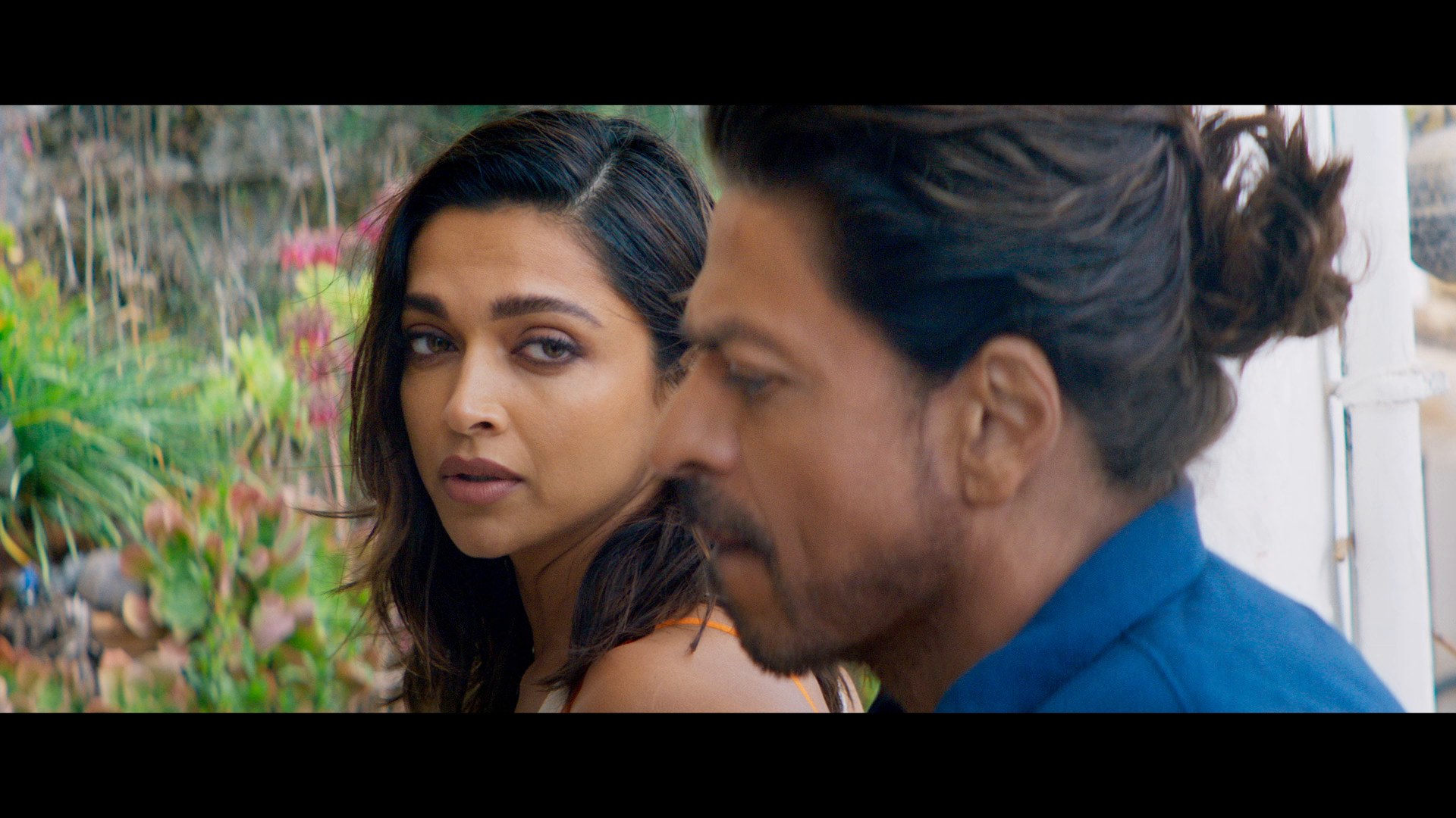 Deepika Padukone Cut Scene 1 BLURAY mkv 0025 — Postimages