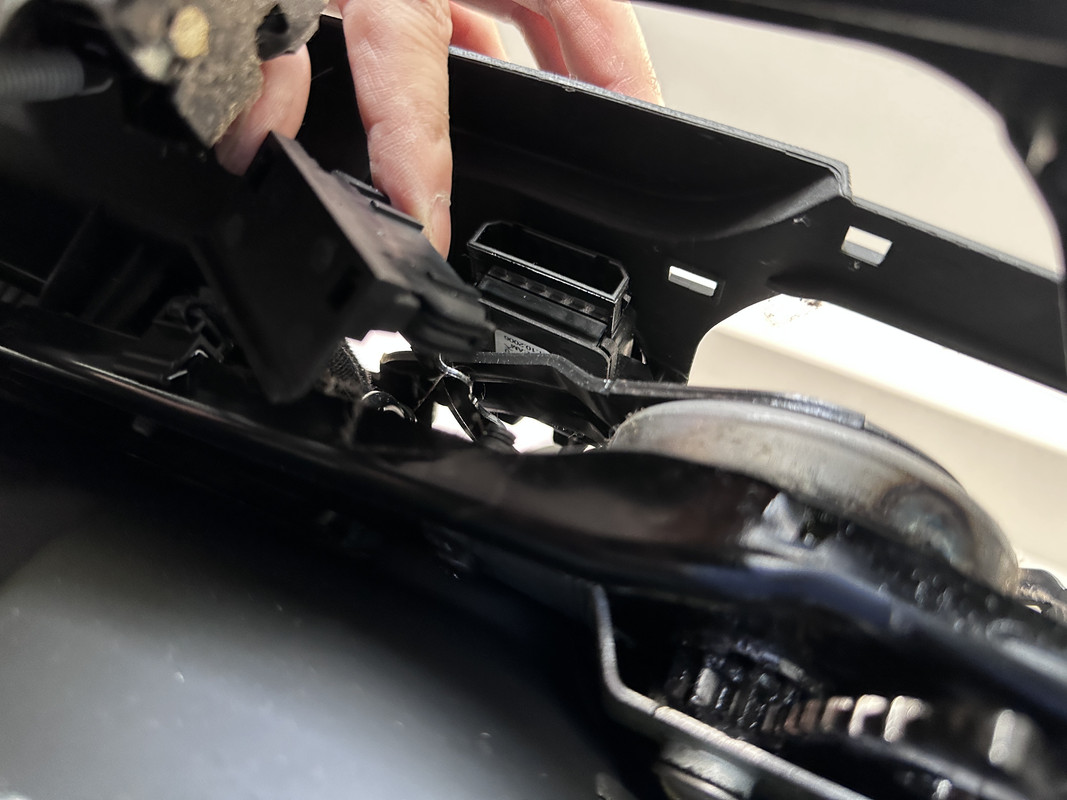 Wingback assembly 16 — Postimages