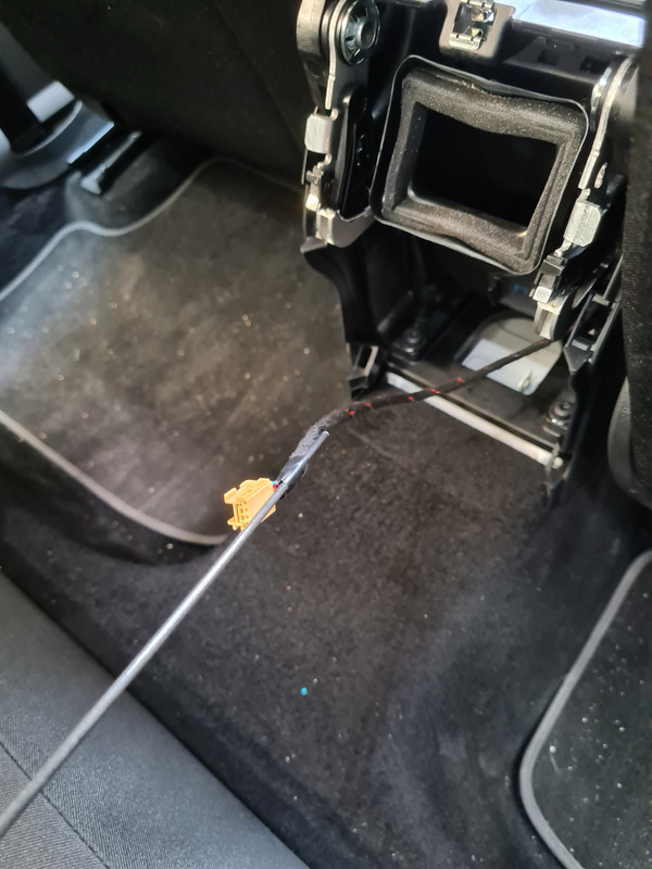 Add rear USB-C connectors - Skoda Octavia Mk4 (2020 > ) - BRISKODA