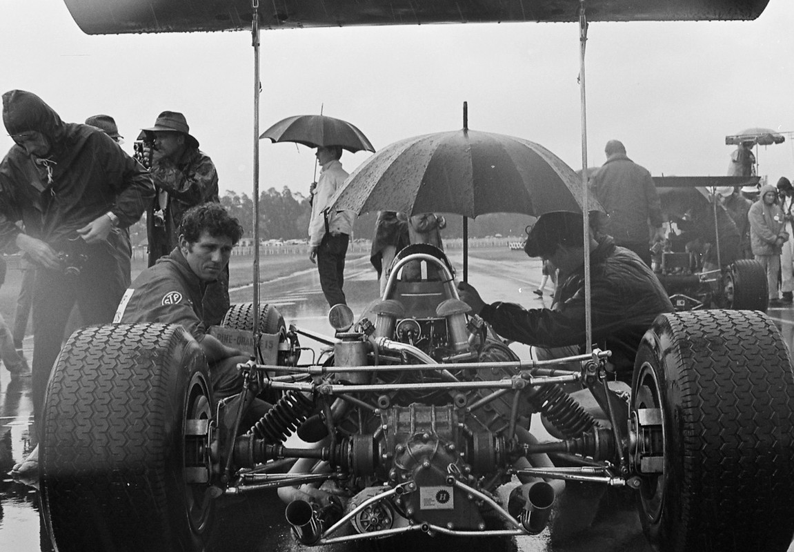 6901 R6 HH BW 2 — Postimages