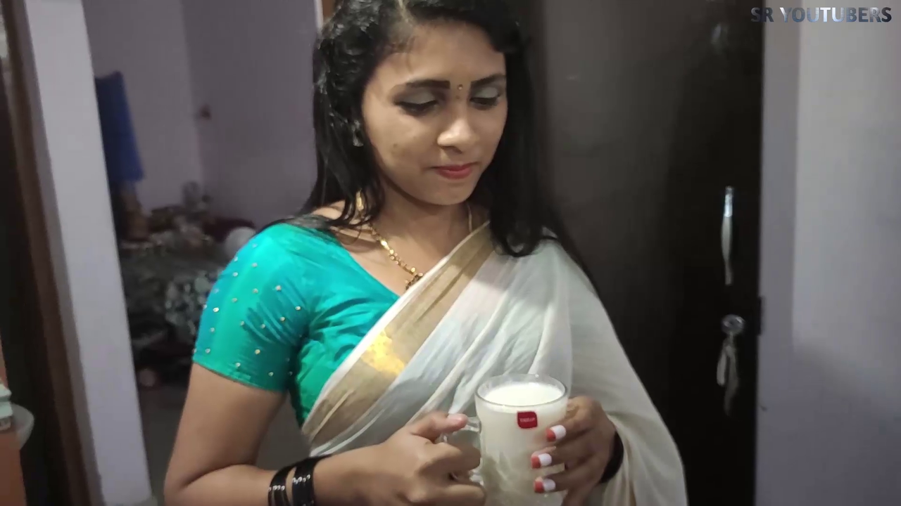 Fhd 1080p Sr Youtubers Vaishnavi Night Hip Romance With Milk Drink From Navel 
