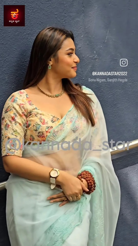 Moksha Big Deep Navel hole in green saree mp4 snapshot 00 01 851 ...