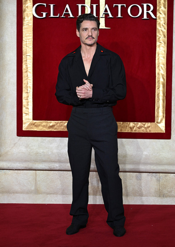 Pedro Pascal 102 — Postimages