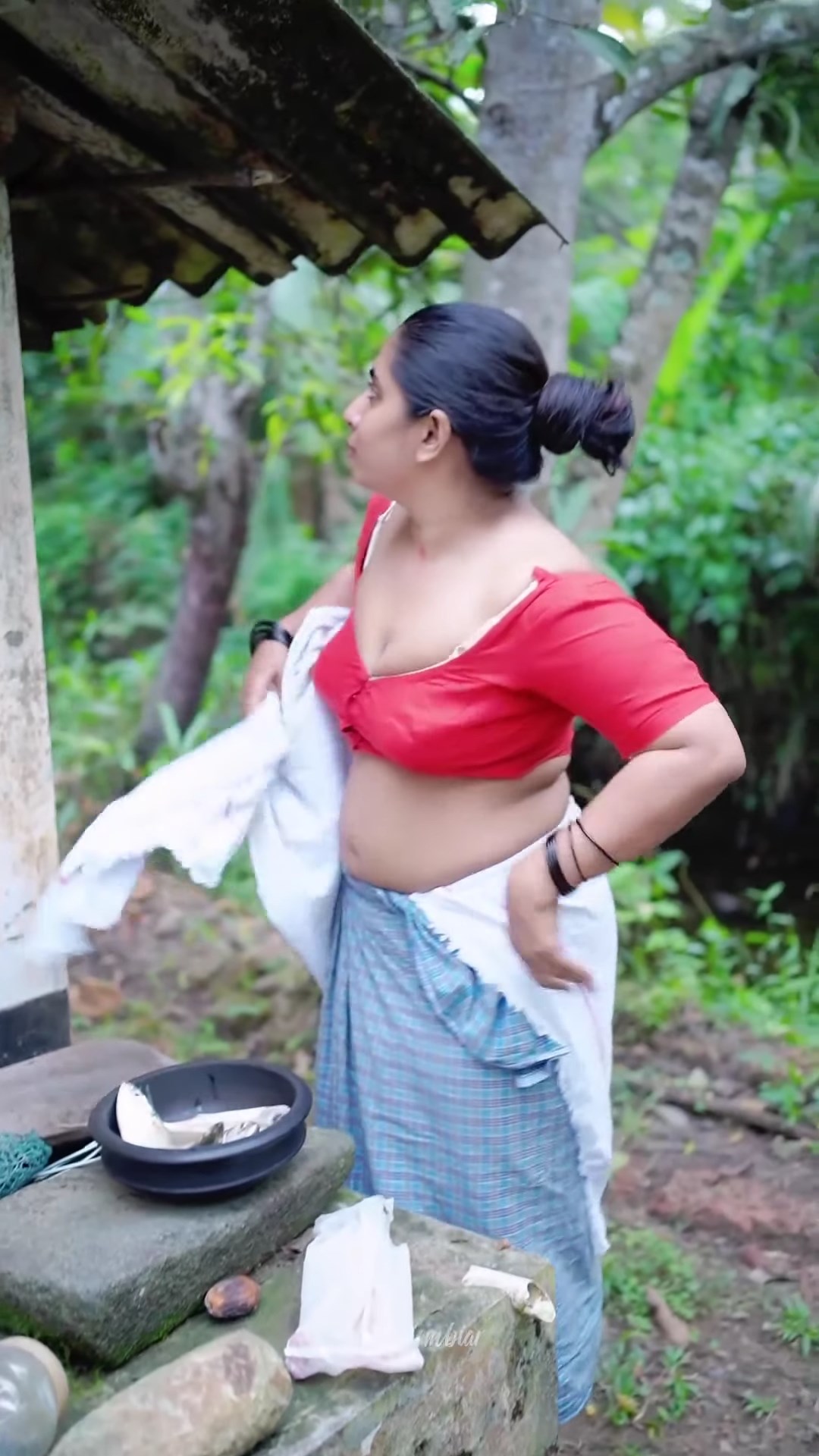 Unknown malayali model hot sizziling show in red blouse mp4 snapshot 00 26 431 — Postimages