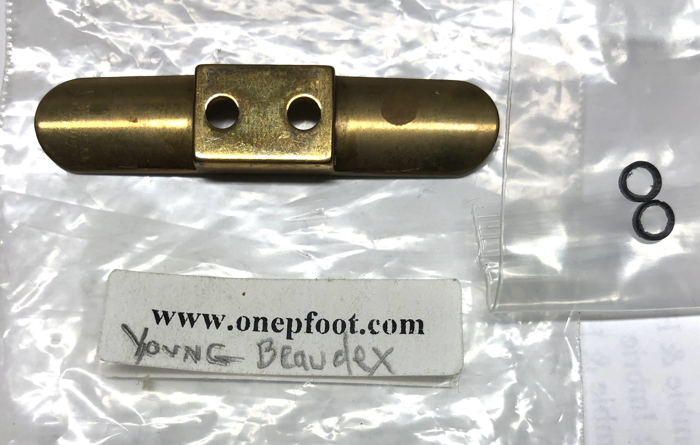 Young onepfoot — Postimages