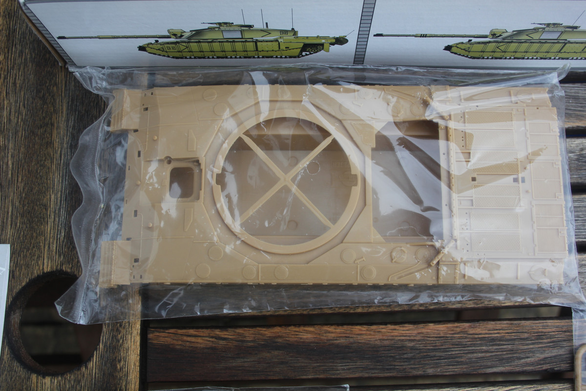 Trumpeter Challenger 2 Desert - Work in Progress - Armour ...
