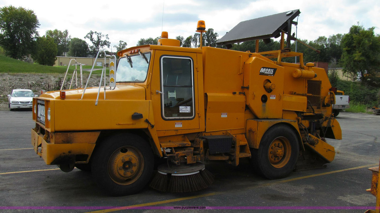 What Am I 4918 A Athey 1991 M8 Mobile Sweeper DM 2 — Postimages