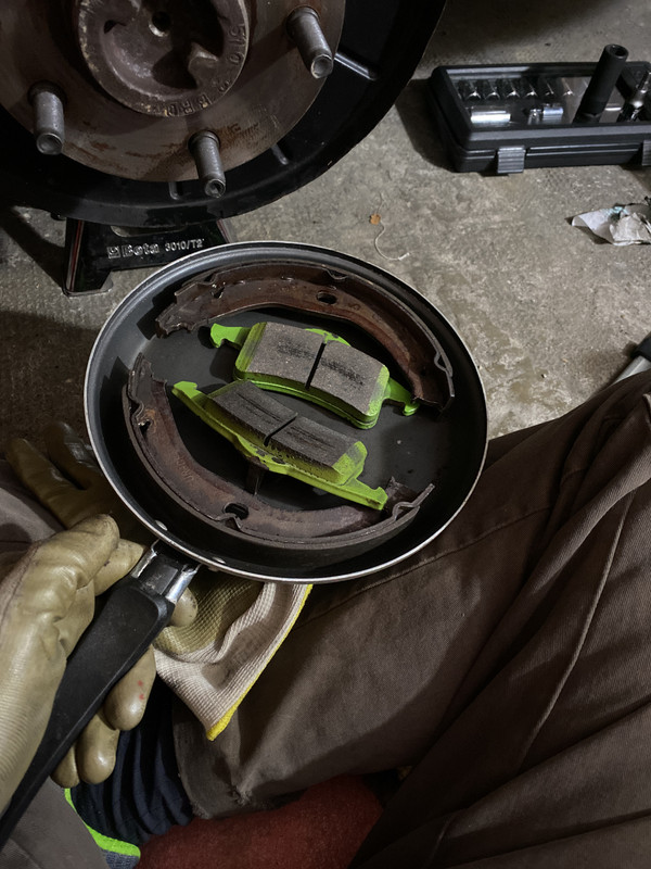 Rotor pads and parking brake pads “oiled” with differential oil | Jeep ...