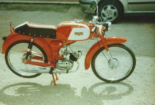 Modern Vespa : Classic Italian 50cc Bikes