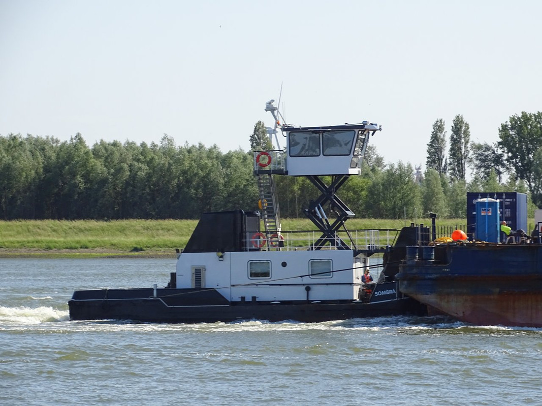 Eems Warrior sleept Greenbarge 2, stuurboot Sombra, 5 6 2024, nr 5 — Postimages