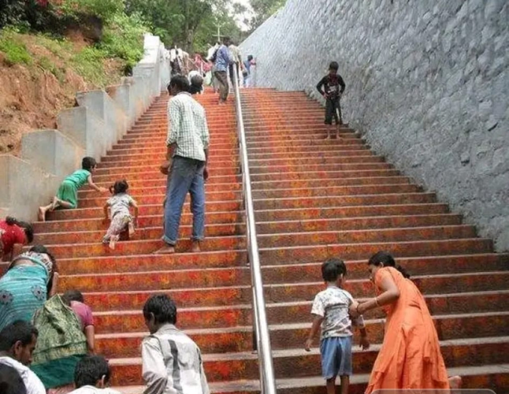 Good news for the devotees coming up the steps of Tirumala. Divya ...
