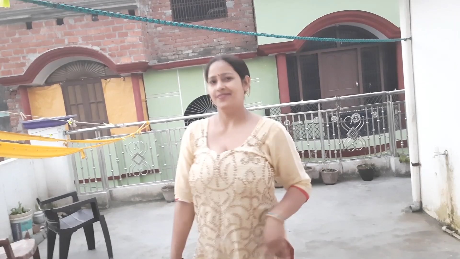 Marathi lady big boobsa nd cleavage mkv snapshot 02 52 381 — Postimages