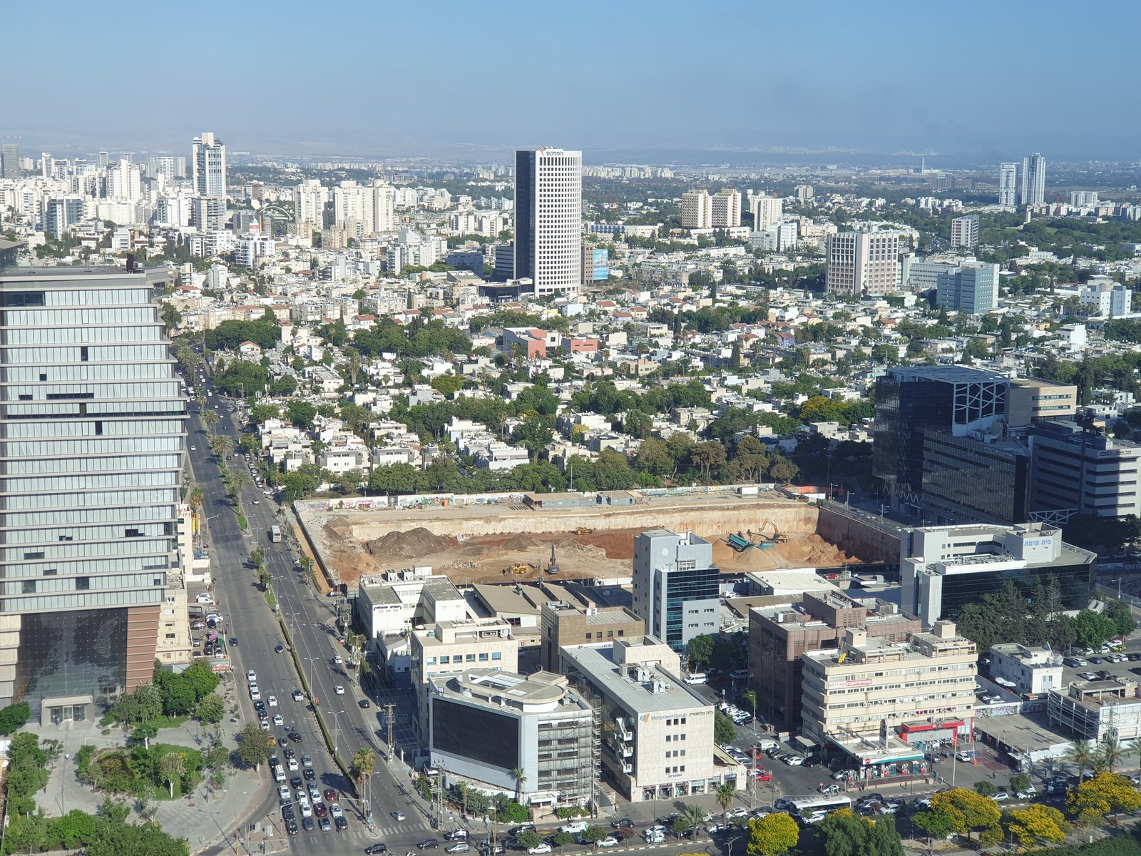 Tel Aviv | Solelim Towers | 2 x 35 fl + 13 fl + 40 fl | 130–164 m | 3 T ...