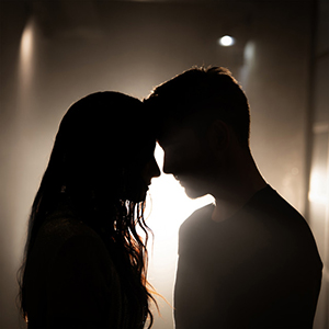 Νέο Music Video | Laura Pausini & Julien Lieb - LA DERNIÈRE CHANSON ...