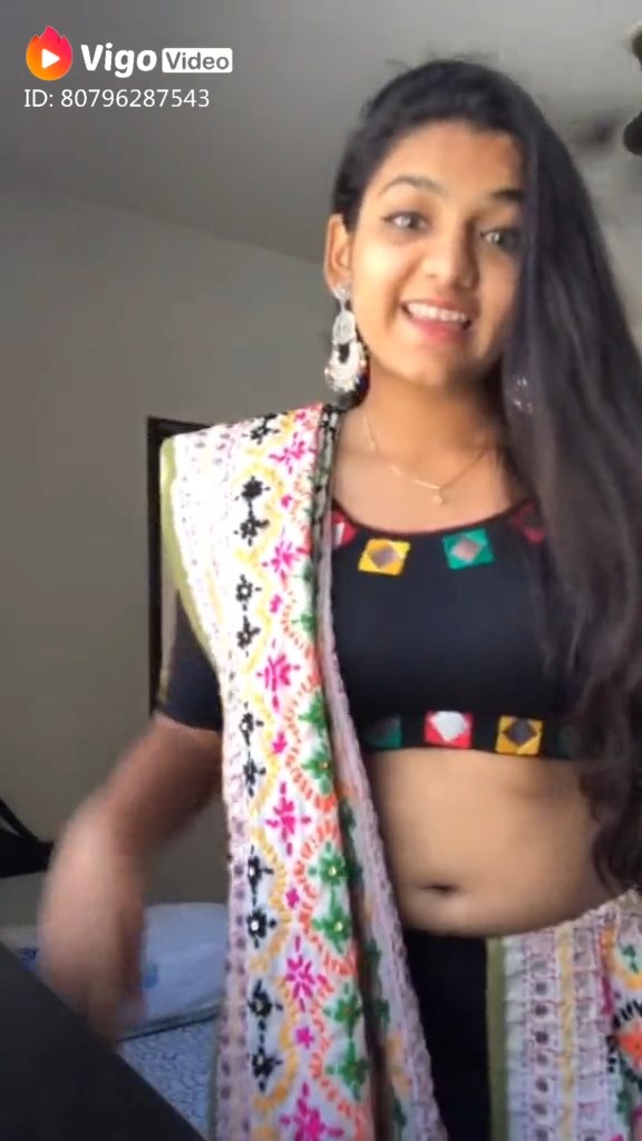 Cute girl big deep navel in black saree mp4 snapshot 00 01 875 — Postimages