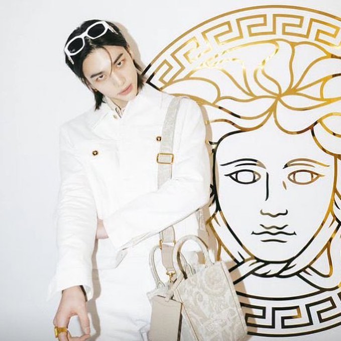 Hyunjin degli Stray Kids nuovo global ambassador Versace - Wondernet ...