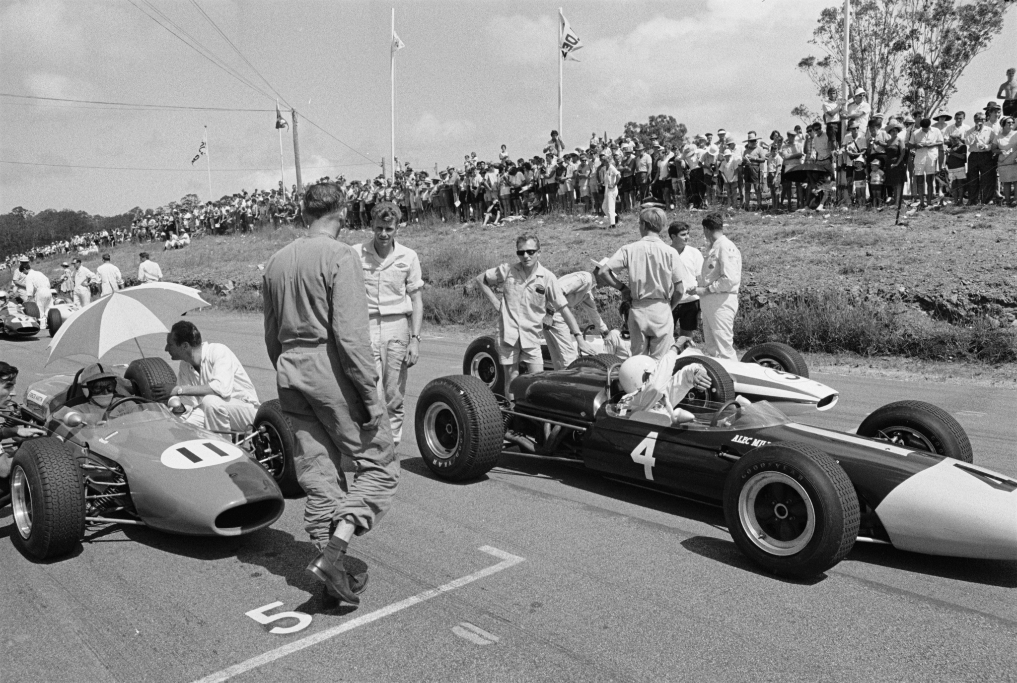 6600 Grid R6 2 — Postimages