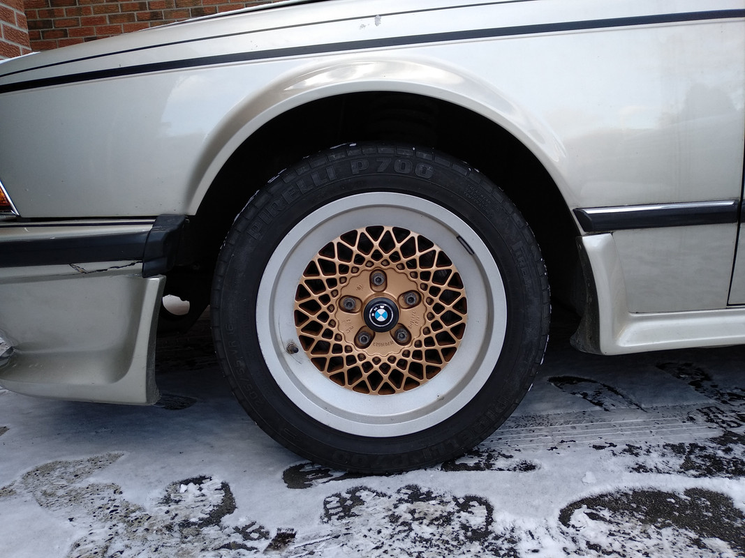 Rial rims centercaps.