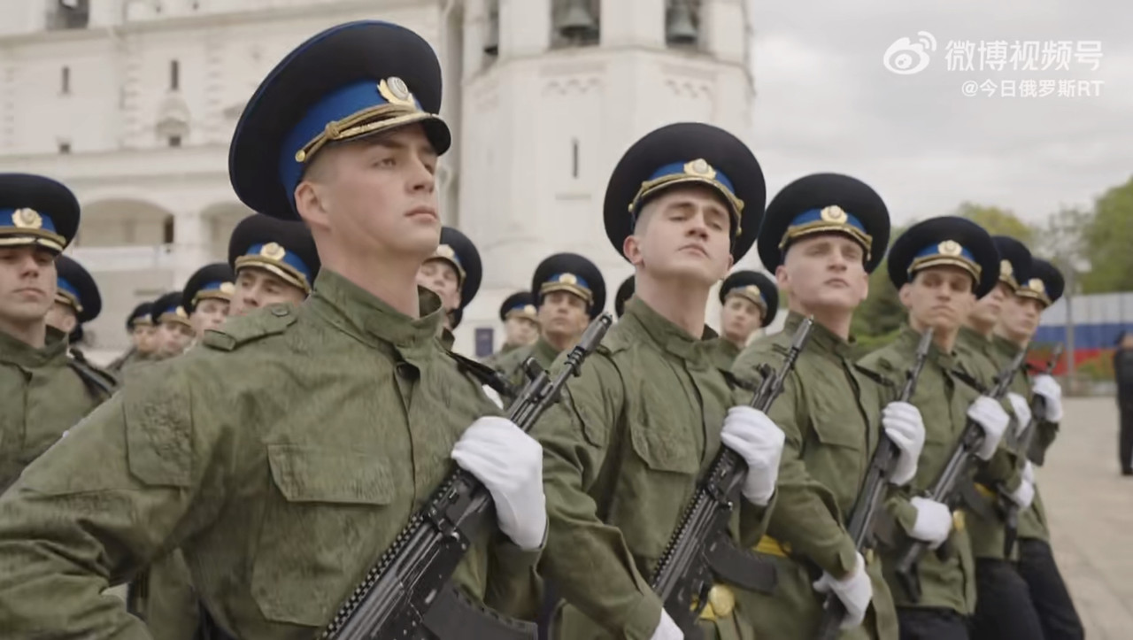 0077 E453 0769 4 E57 99 BF 7 B549 C0490 D7 — Postimages