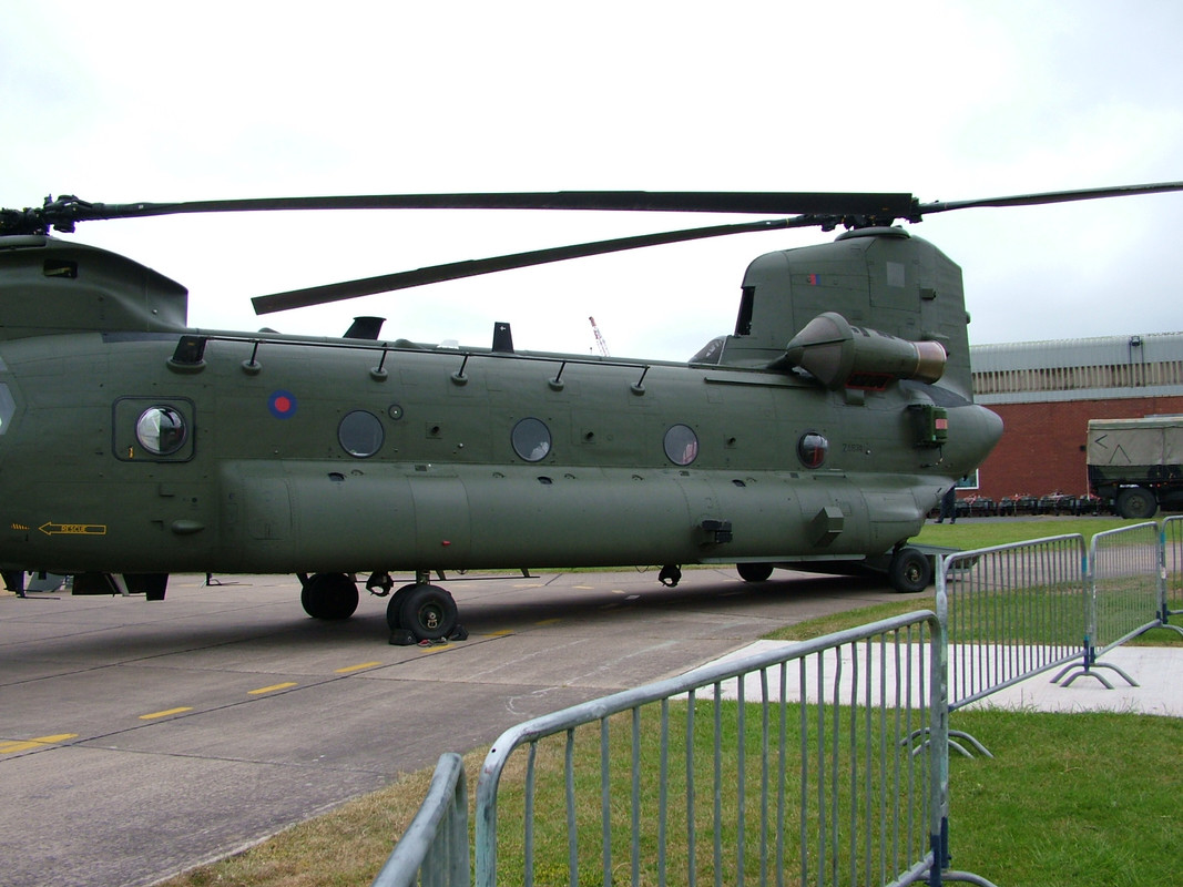 1:35 Chinook CH-47A kit - can it be converted to an RAF HC.1 ...