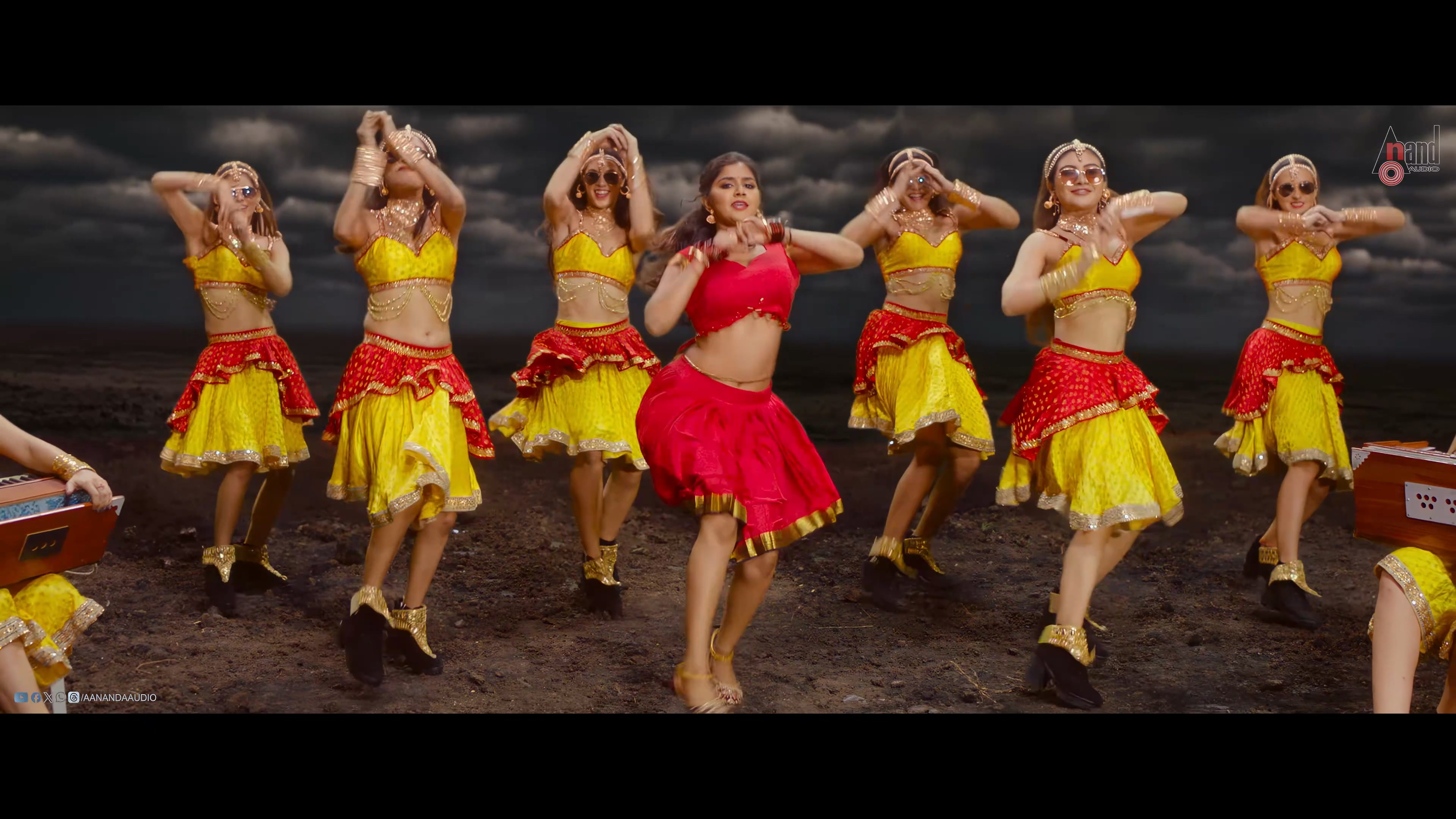 Sanjana Anand Sexy Song mp4 20240613 221010 528 — Postimages