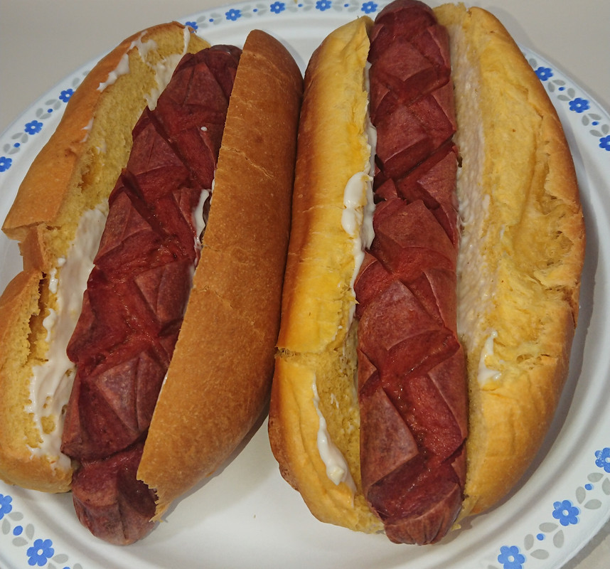 Hot Dog/Sausage Toppings - How Do You Make The Perfect Hot Dog Era ...
