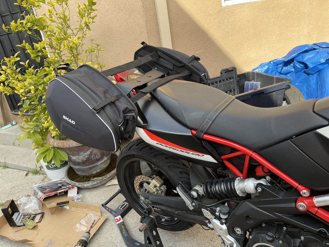 Rack with bags (side view) — Postimages