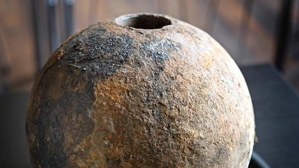 Cast-iron bombards, balls & bombs