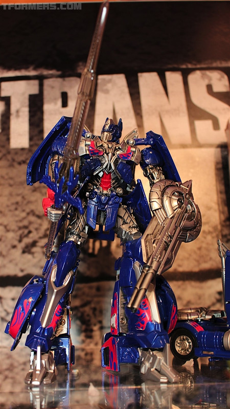 MORE Transformers Showroom Images Trypticon, Tit — Postimages