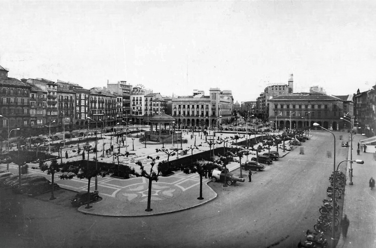 Sin datar Plaza del Castillo Desconocido — Postimages