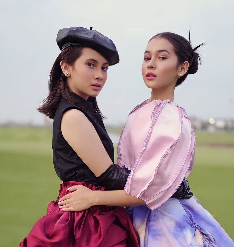 Sandrinna Michelle - Page 19