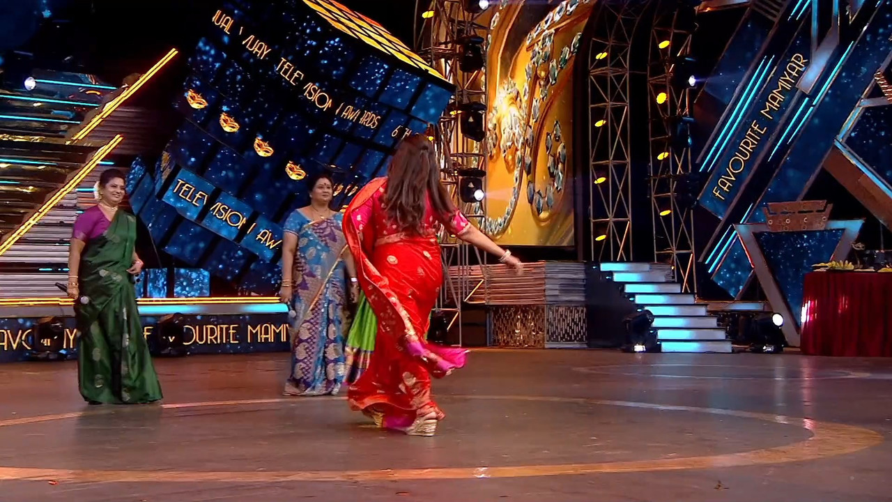 Roopshree Open Navel Show in Saree Vijaytv reality mp4 snapshot 00 18 ...