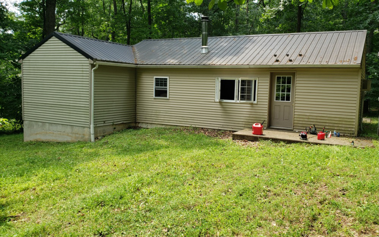 Cabin with Deck — Postimages