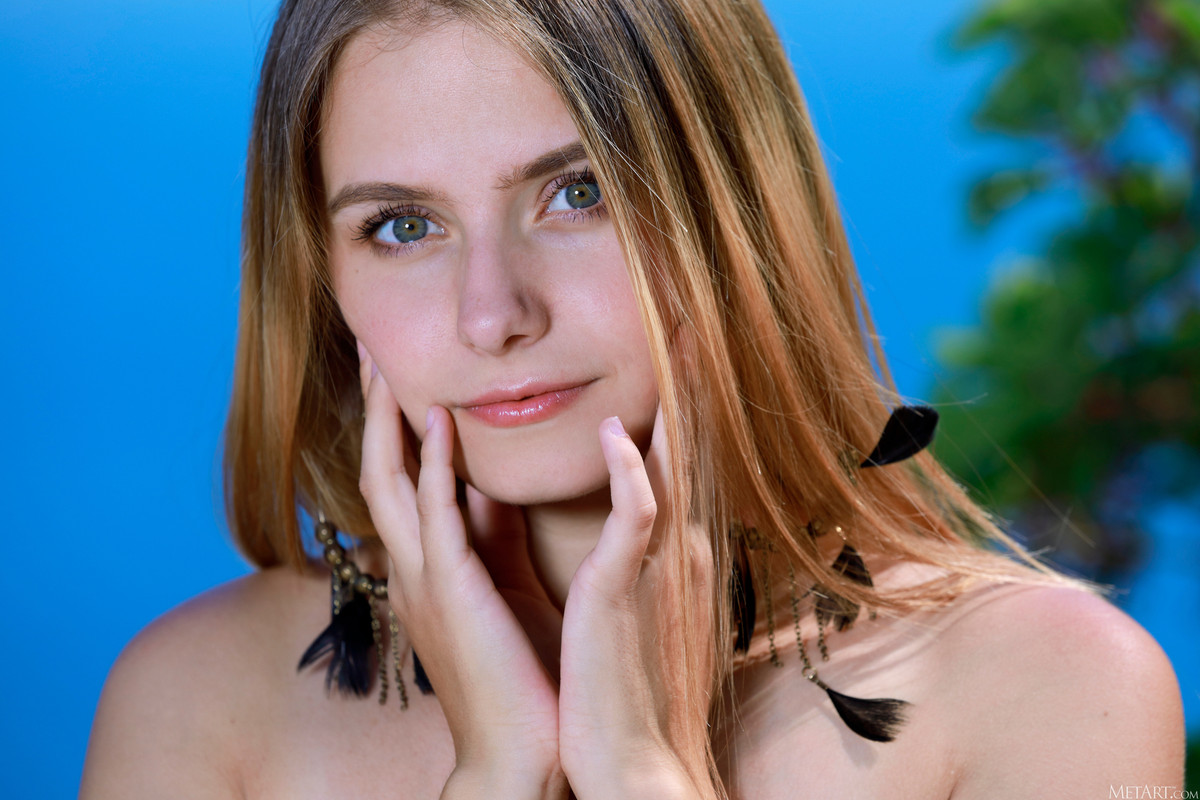 Met Art Feathers Dakota Pink high 0030 — Postimages