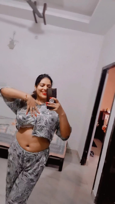 Chubby Girl Huge Boobs And Deep Navel In Sleepwear Mp4 Snapshot 00 02