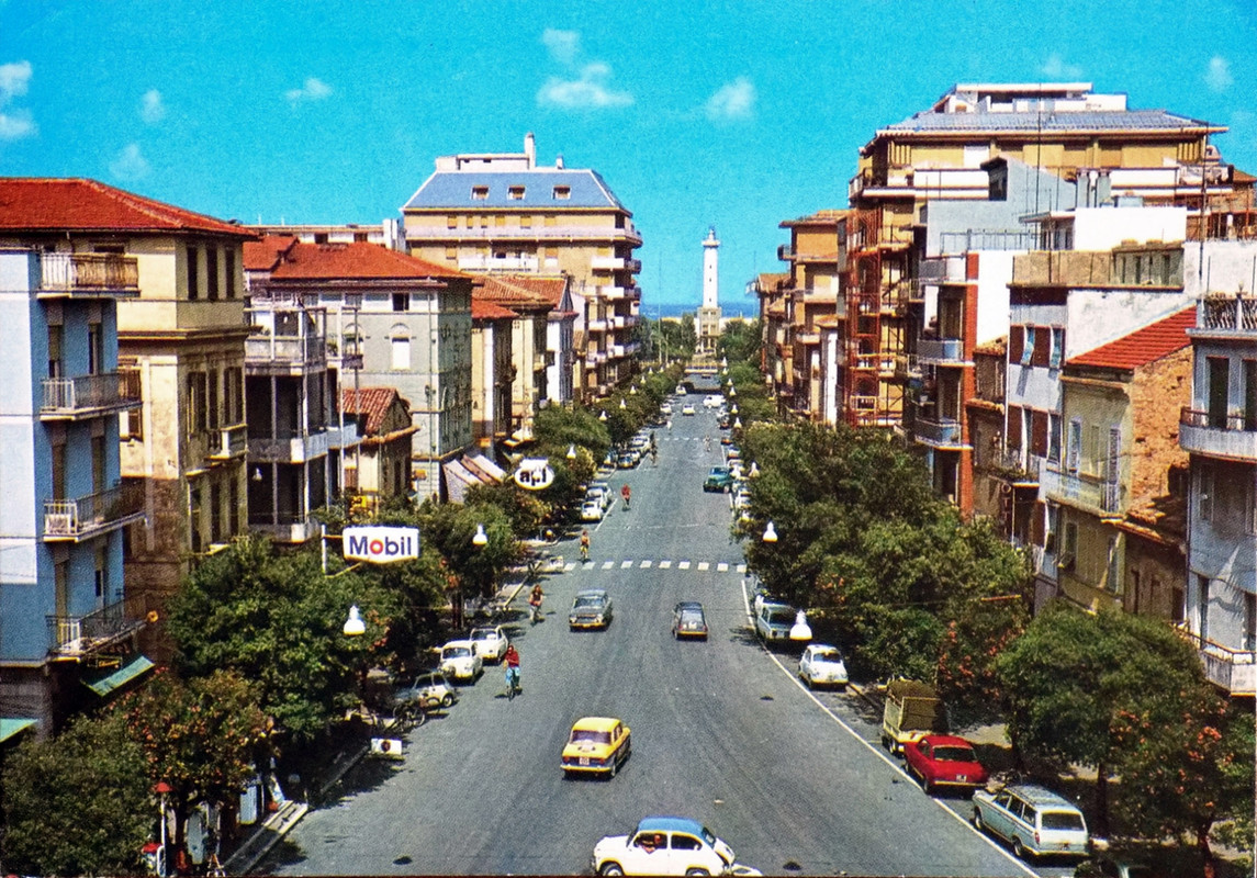 372 001 — Postimages