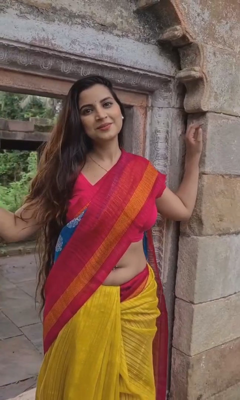 Jolly Bhatia Sexy navel show in red and yellow saree mkv snapshot 00 44 ...