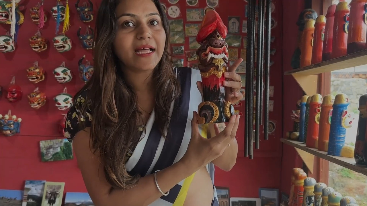 Desi girl open wide navel in white strip saree mp4 snapshot 00 42 253 — Postimages