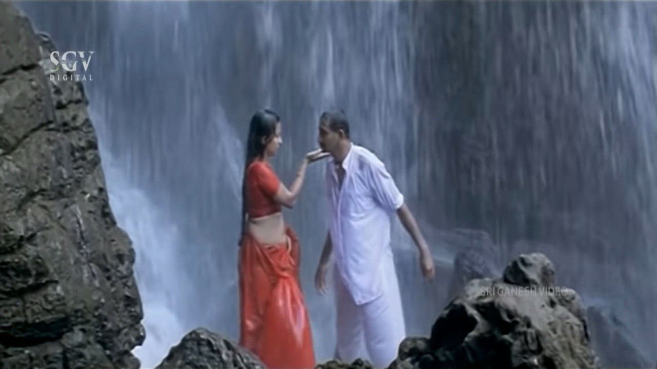 Aparna Krishnappa Hot Steamy Wet Scene Showing Big Deep Navel and Boobs ...
