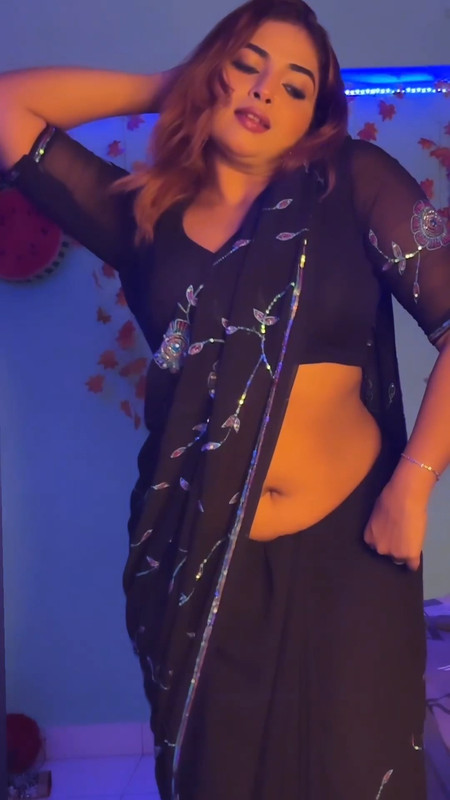Desi Girl Sexy Deep Navel In Blue Saree
